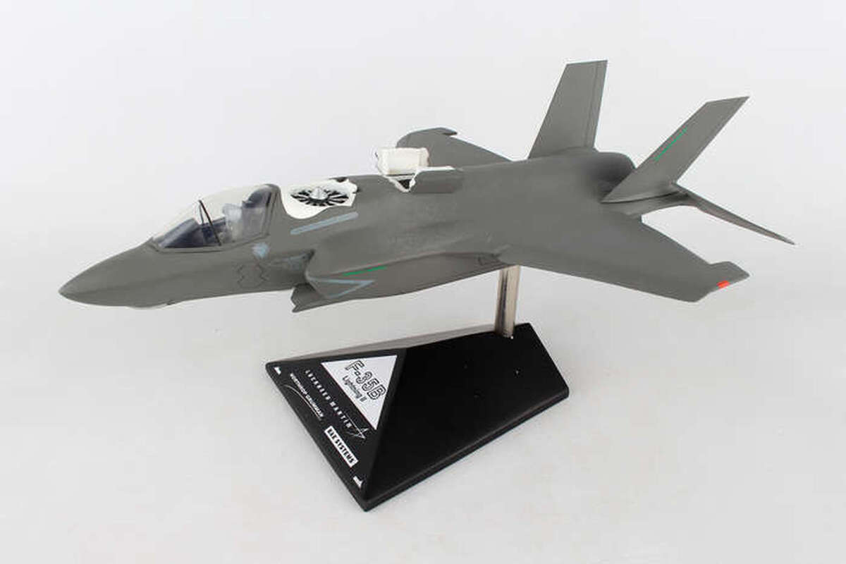 New F-35 Lighting Model Airplanes
